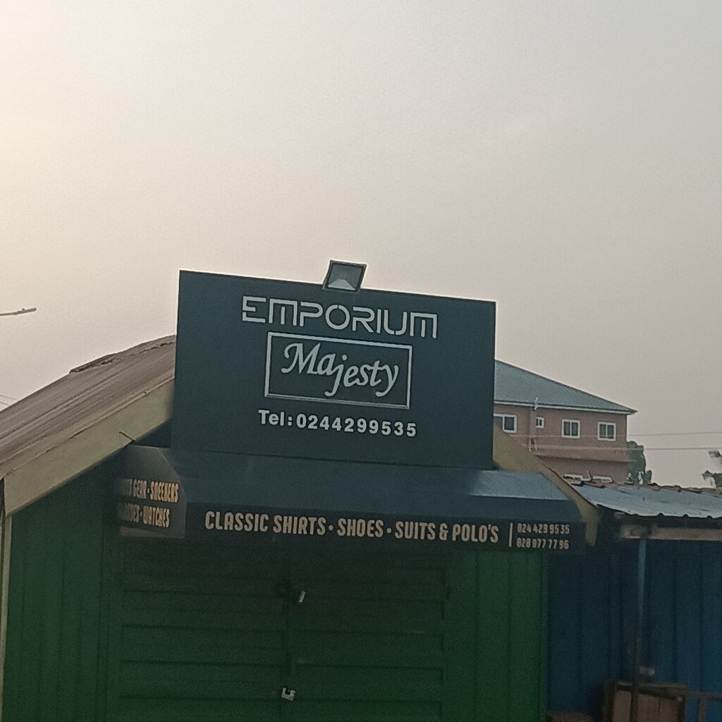 Giyim mağazası Emporium Majesty, Akra, foto