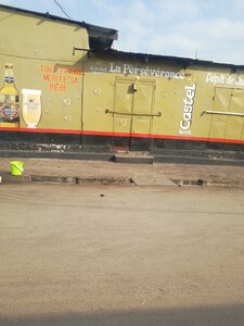 La Persévérance (Brazzaville, Commune de Ouenzé), bira dükkanı  Brazzaville'den