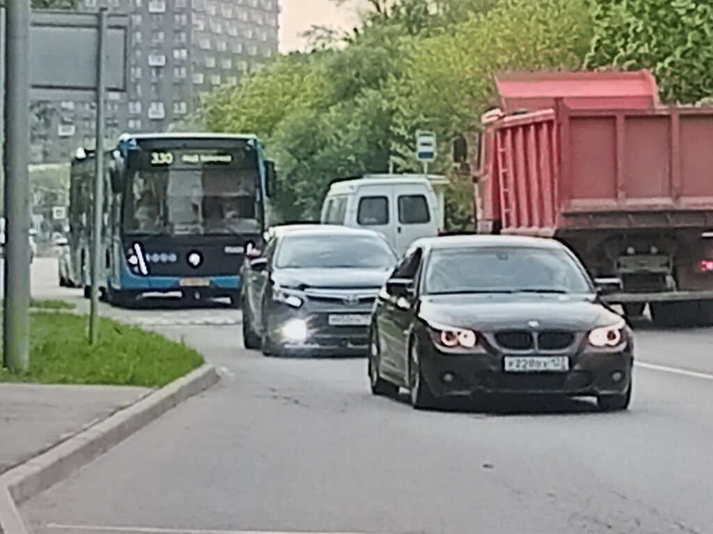 Toplu taşıma durağı 50th Anniversary of October Street, 6, Moskova, foto