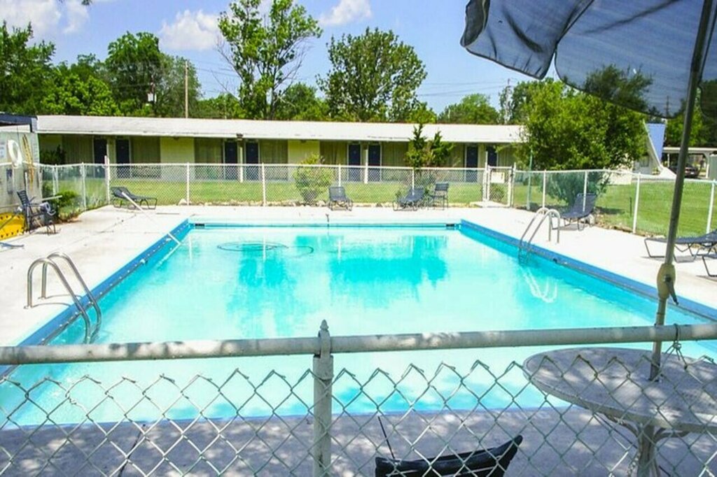 Otel Kings Inn Cleveland, Strongsville, foto