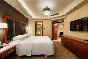 Sheraton Changsha Hotel (Hunan Province, Changsha, Line 2, Furong Square), otel  Changsha'dan