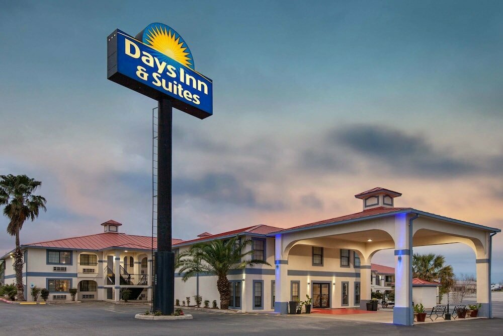 Otel Days Inn & Suites by Wyndham Braunig Lake, Texas, foto