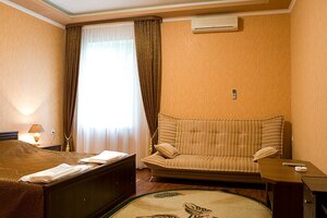 Rus (ulitsa Gagarina No:2Г, Yessentuki), otel  Essentuky'den