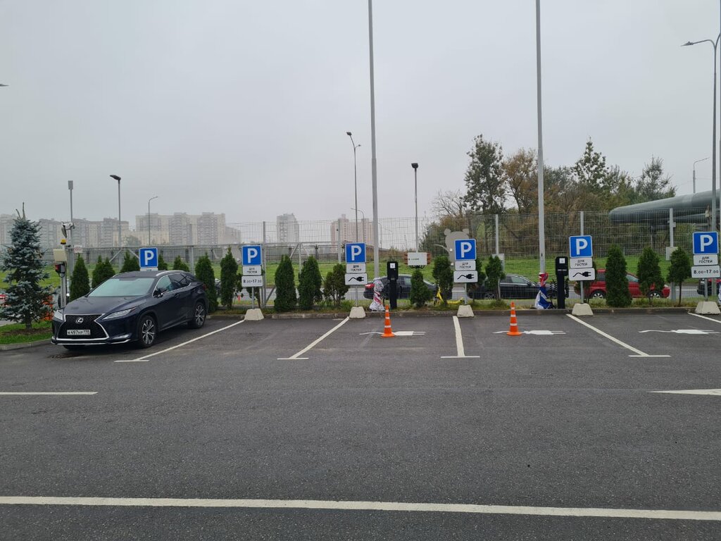 Elektrikli oto şarj istasyonları Touch, Saint‑Petersburg, foto