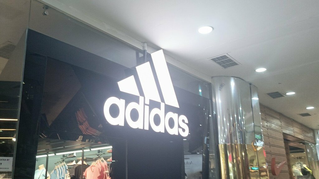 Giyim mağazası Adidas, Islamabad, foto