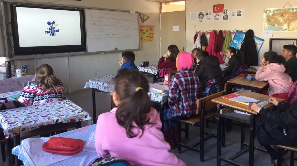 Ortaokul Cevızlı Ege Bölgesi Sanayi Odası İlkokulu, Kiraz, foto