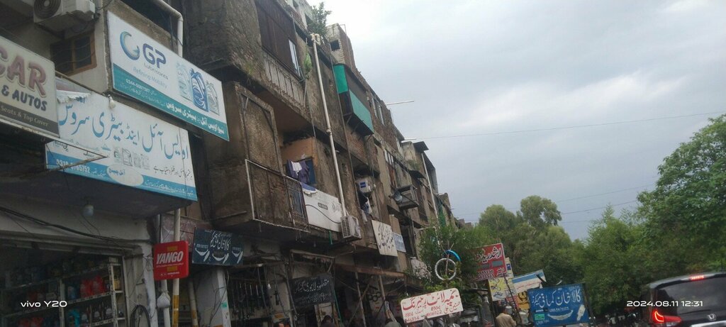 Otomobil yedek parçaları Naqashbandi Autos & Old Spare Parts, Islamabad, foto