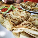 Doyuranlar Ata Cafe Restaurant (Çanakkale, Eceabat, Top Zeytinlik Yolu Sok., 21), restoran  Eceabat'tan