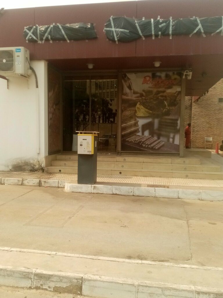 Mini-market Angocigar, Loanda, foto