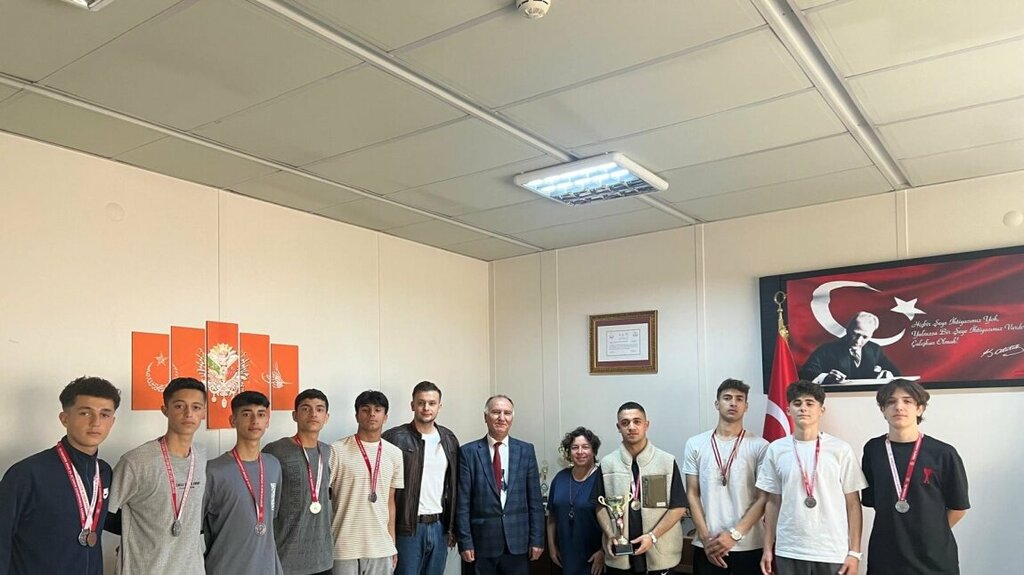 Lise Alparslan Mesleki ve Teknik Anadolu Lisesi, İstanbul, foto