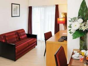 Residhome Courbevoie La Defense (Avenue de l'Arche No:49, Courbevoie), otel