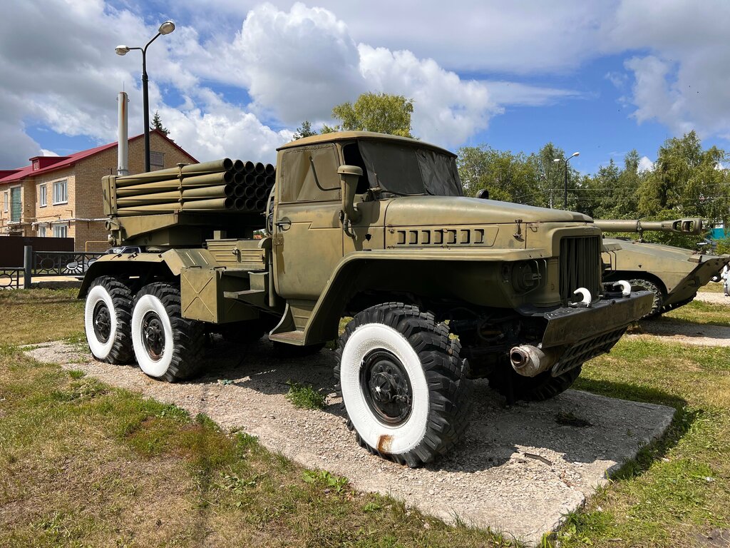 Turistik yerler Выставка военной техники, Ulyanovskaya oblastı, foto
