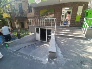 Bakery (Viktor Hambardzumyan Street No:45), ekmek fırını  Erivan'dan