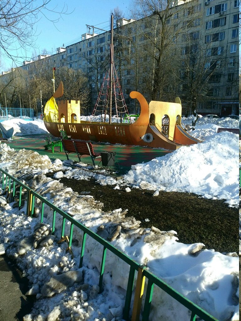 Oyun alanı Парусник, Moskova, foto