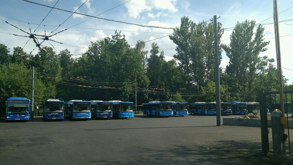 Troleybüs durağı Avtobusno-trolleybusnaya stantsiya Fili-Barklaya, Moskova, foto