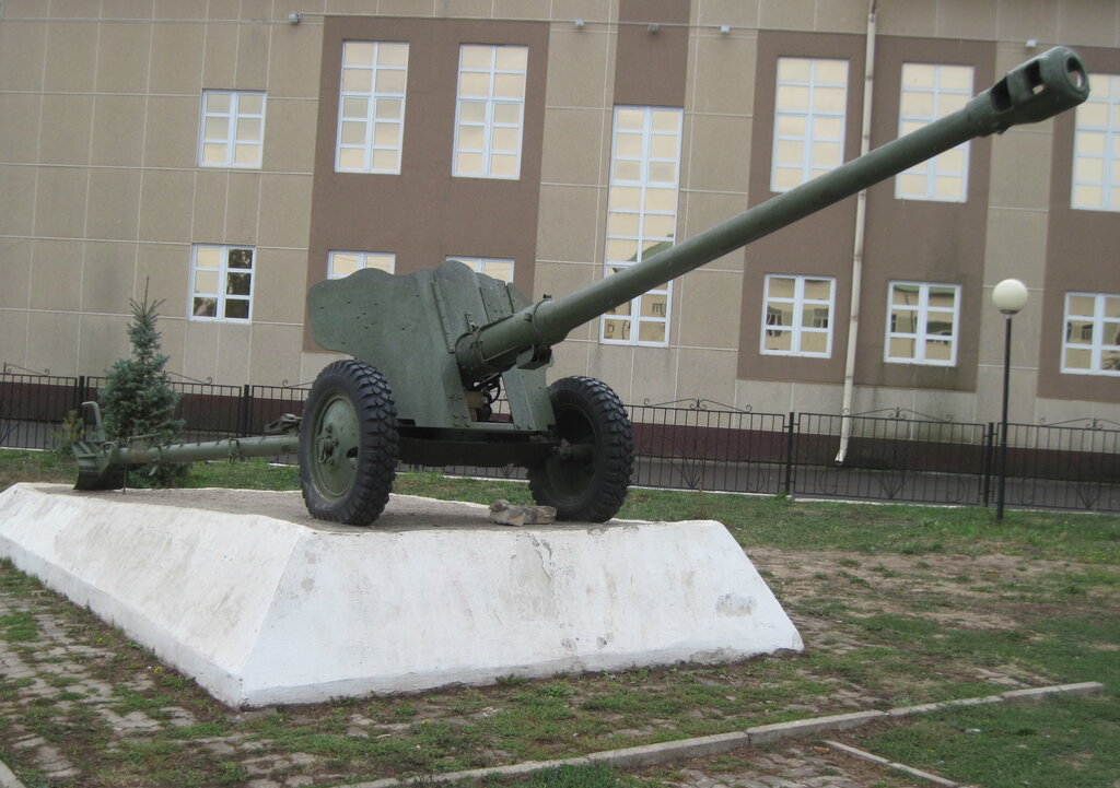 Teknoloji anıtı 85-мм дивизионная пушка Д-44 образца 1946 года, Agryz (Egerce), foto