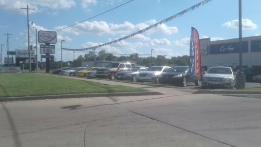 Kamyon ve ağır vasıta satış ve servis firmaları CarHop Auto Sales & Finance, Topeka, foto