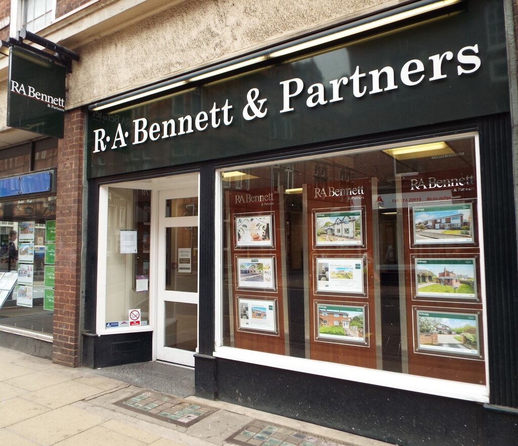 Arazi dizisi R A Bennett Sales and Letting Agents Worcester, Worcester, foto