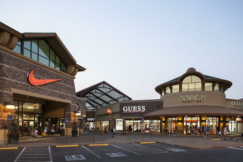 Alışveriş merkezleri Woodburn Premium Outlets, Woodburn, foto