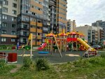 Playground (Saint Petersburg, Krasnoselskiy District, munitsipalny okrug Yuzhno-Primorskiy, Baltiyskaya Zhemchuzhina District, More Residential Complex), oyun alanı  Saint‑Petersburg'dan