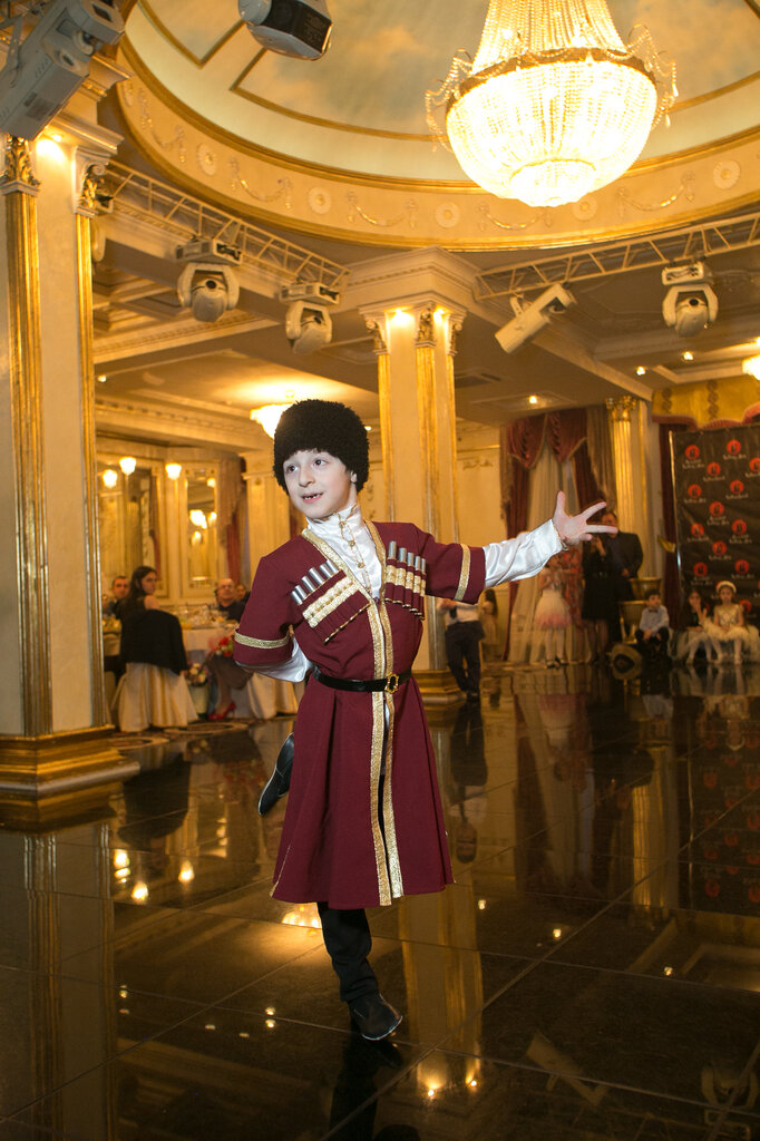 Dans okulları Кавказ Лэнд, Moskova, foto