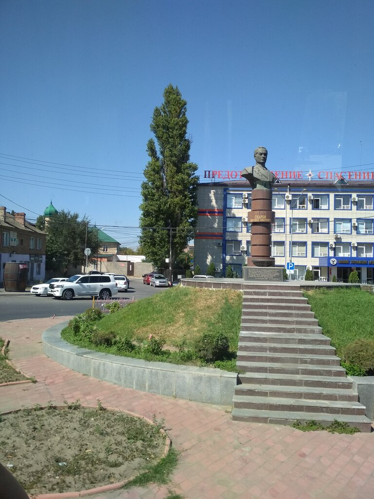 Anıt, heykel М. Омаров, Makhachkala, foto