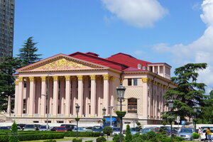 Drama theatre of Batumi (Shota Rustaveli Avenue No:1), tiyatrolar  Batum'dan