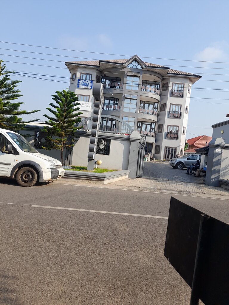 Emlak ofisi Mortuaries and Funeral Facility Agency, Akra, foto