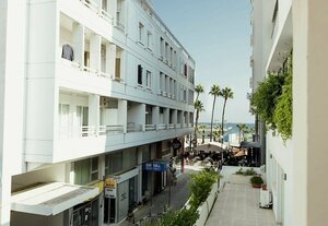 Larnaca Beach Apartment (Larnaca), otel  Larnaka'dan