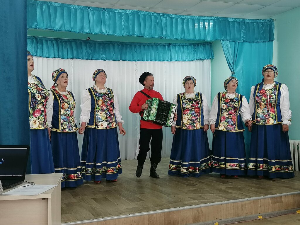 Kütüphaneler Библиотека-филиал с. Святоруссовка МБУК Робс, Amursk Bölgesi, foto