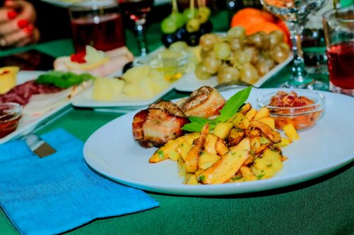 Kafe Сытый Енот, Kirovskaya oblastı, foto