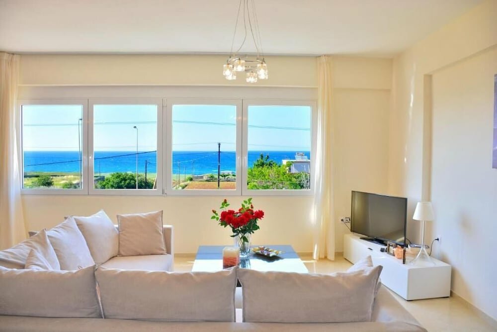 Otel Luxury Suites in Stavromenos, Dünya, foto