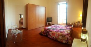 Country Rose (Campania, Naples, Corso Umberto I), otel  Napoli'den