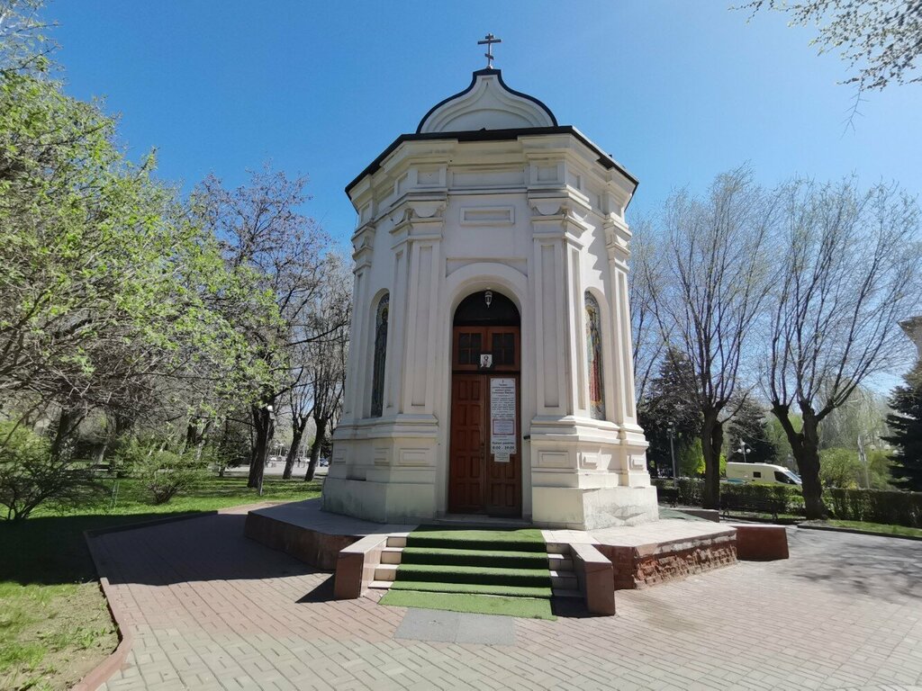 Şapel, haç anıtı St. Aleksandr Nevskiy Chapel, Volgograd, foto