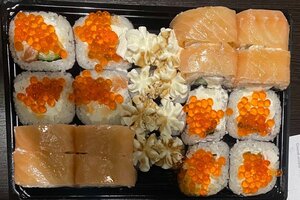 Sushi Bar (Kommunisticheskiy prospekt No:33А), suşi restoranı  Kurçatov'dan