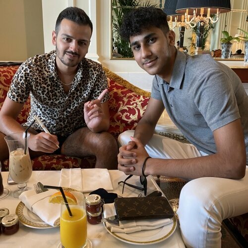 Pazar araştırma firmaları Plug Media, Dubai, foto