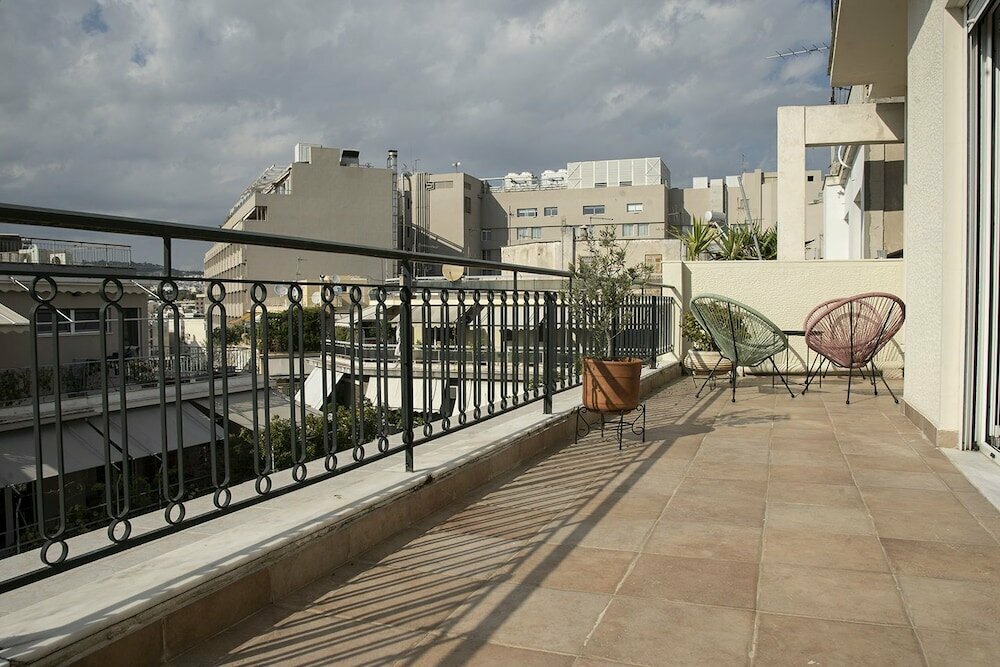 Otel Amazing Renovated Penthouse In Pagkrati, Atina, foto
