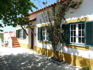 MirArte (Évora, Montemor-o-Novo, Rua da Liberdade, 1), otel  Evora'dan