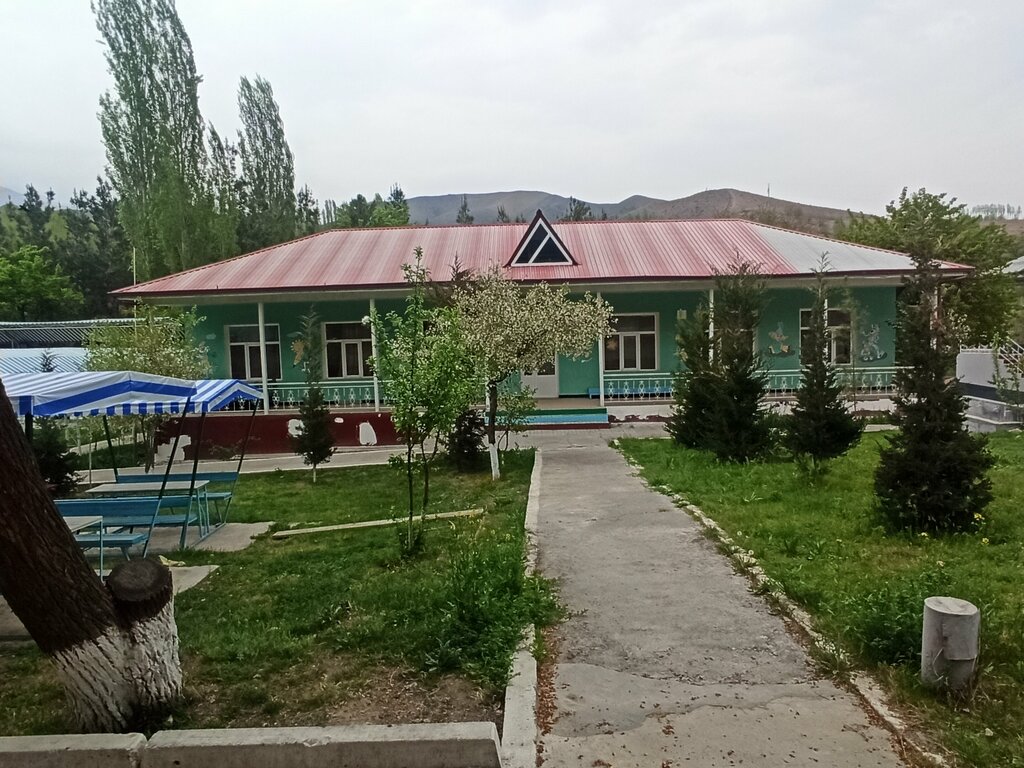 Yaz kampı Temiryulchi Children's Camp, Nemengan eyaleti, foto