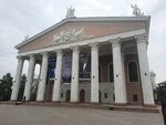 Кыргызский национальный академический театр оперы и балета (Jusup Abdrakhmanov Street No:167), tiyatrolar  Bişkek'ten