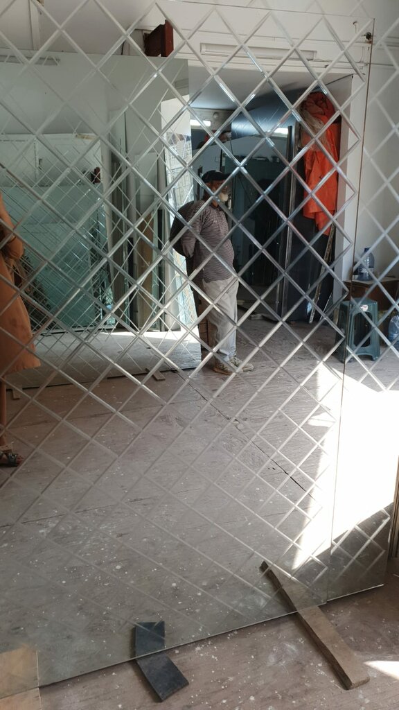 Cam ve cam ürün üreticisi Badri Glass And Interior Works, Karaçi, foto