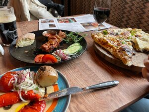 Gamarjoba (ulitsa Zinovyeva No:4А), bar  Apatity'den