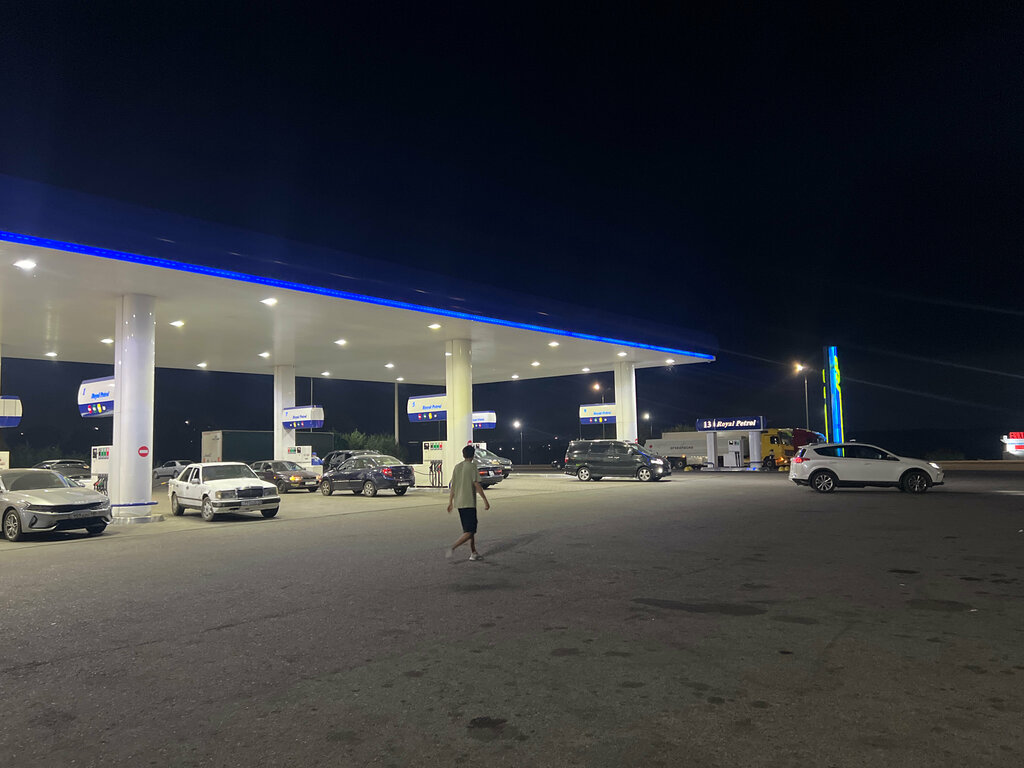Benzin istasyonu Royal Petrol, Taldıkorgan, foto
