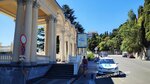 Колоннада (улица Коммунаров No:2А), toplu taşıma durağı  Yalta'dan