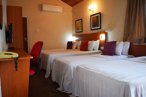 Tropic Inn (Coastline Railway, Mount Lavinia), otel