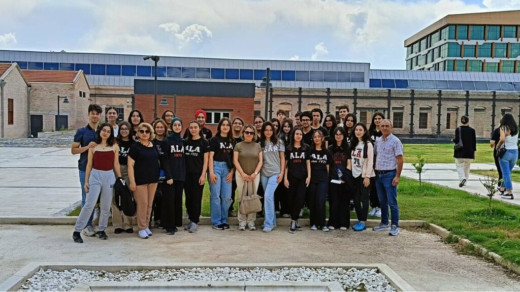 Metro istasyonu Anadolu Lisesi Metro İstasyonu, Adana, foto