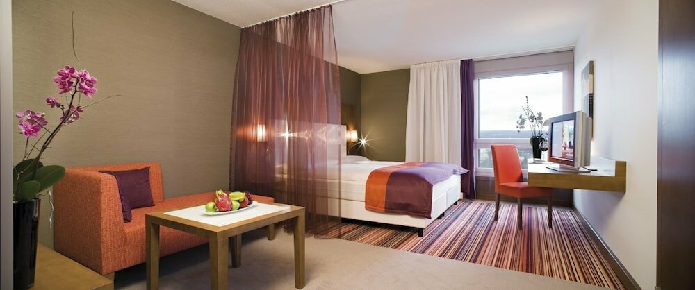Otel Moevenpick Hotel Zurich Airport, Zürih, foto
