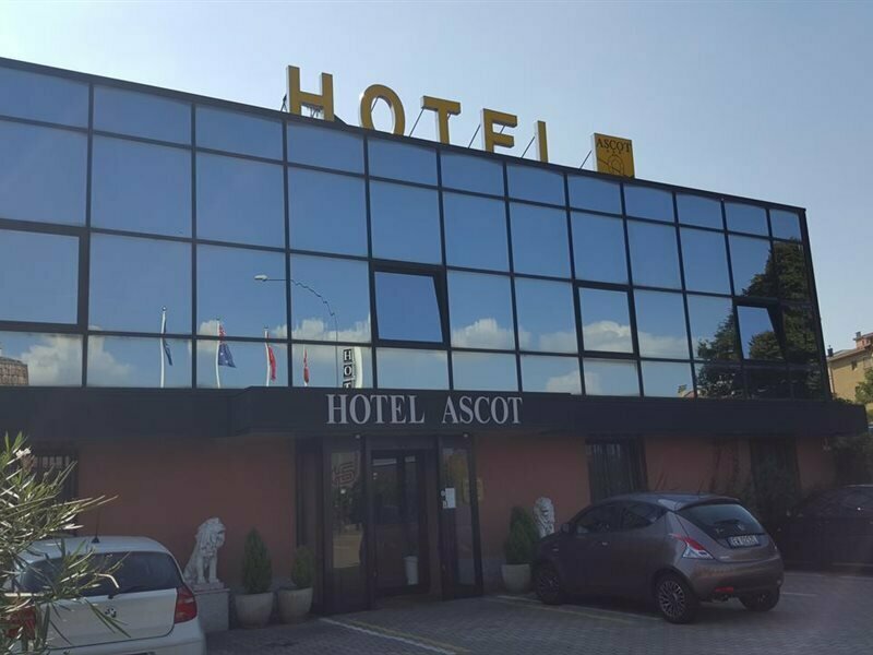 Otel Ascot, Lombardiya, foto
