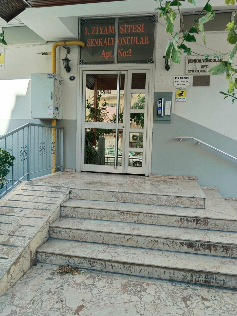 Özel ağız ve diş sağlığı klinikleri ve muayenehaneleri Diş Hekimi Ebru Peçel, İzmir, foto
