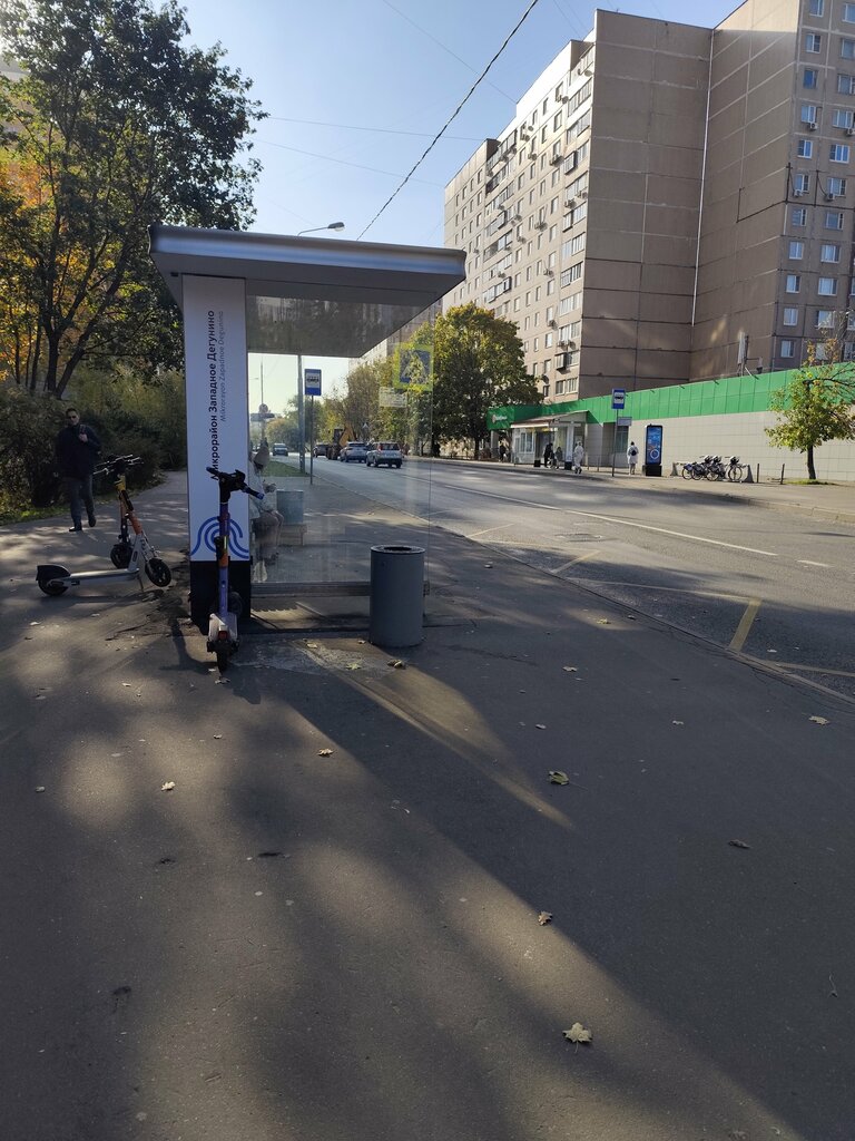 Toplu taşıma durağı Microdistrict Zapadnoye Degunino, Moskova, foto